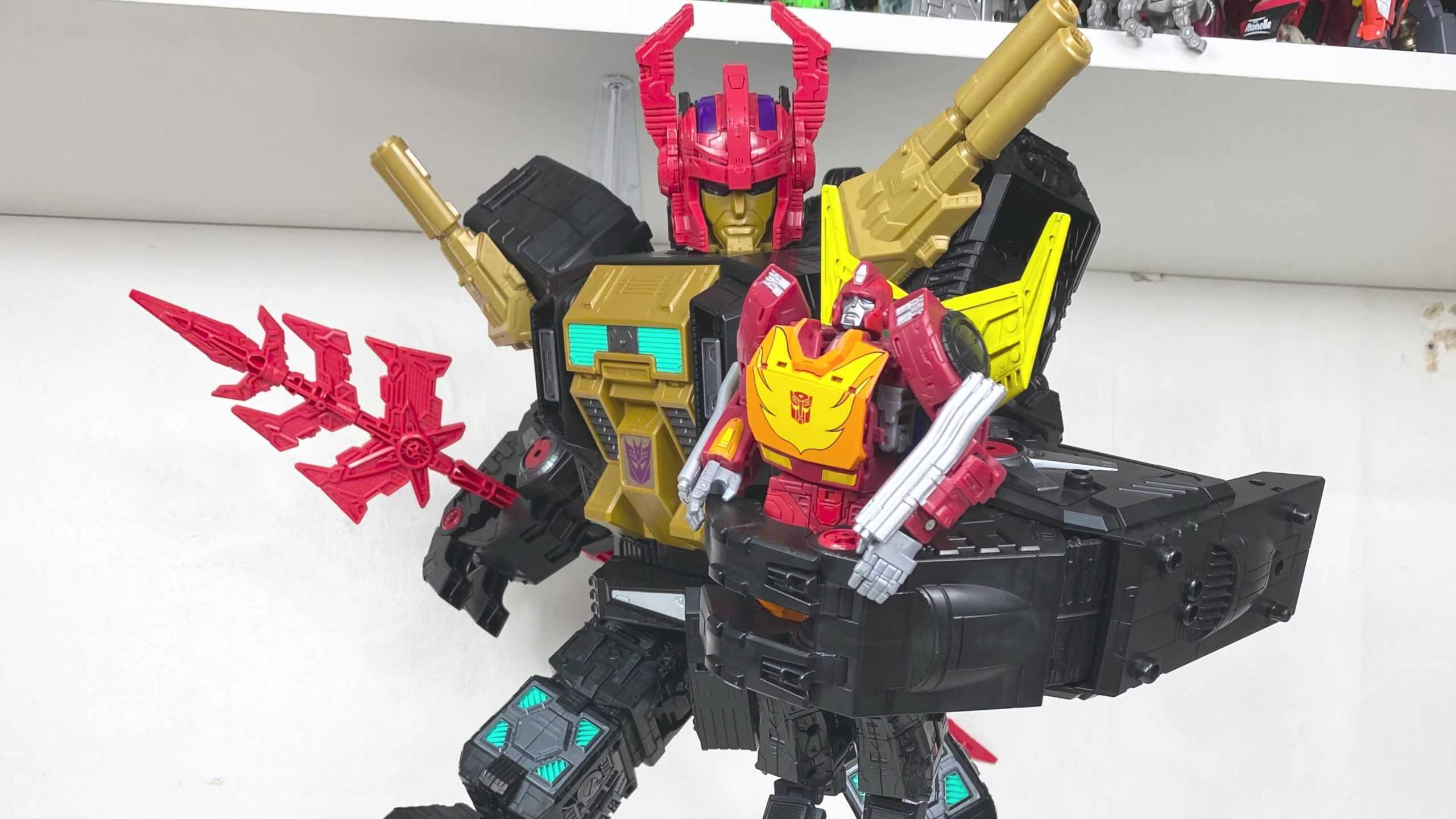 Transformers Legacy Generations Selects Titan Black Zarak In-Hand ...