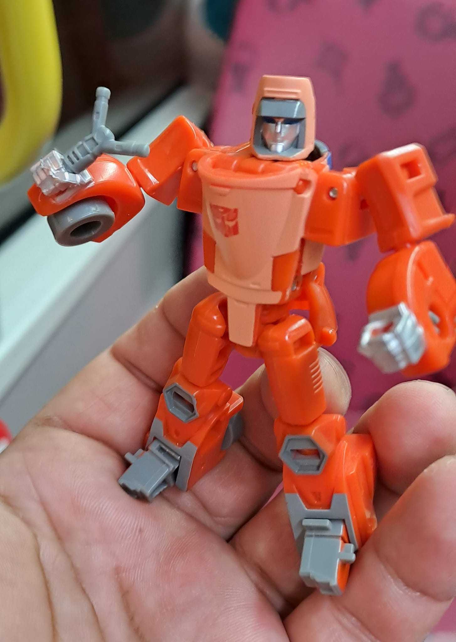 Transformers Studio Series Core Class Wheelie In-Hand Images - Children ...