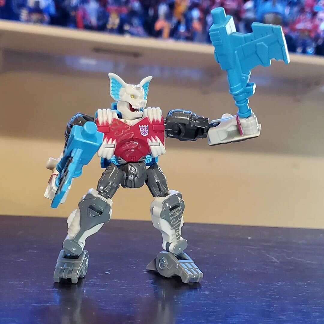 Transformers Legacy Core Bombburst Behind the Scenes and In-Hand Look ...