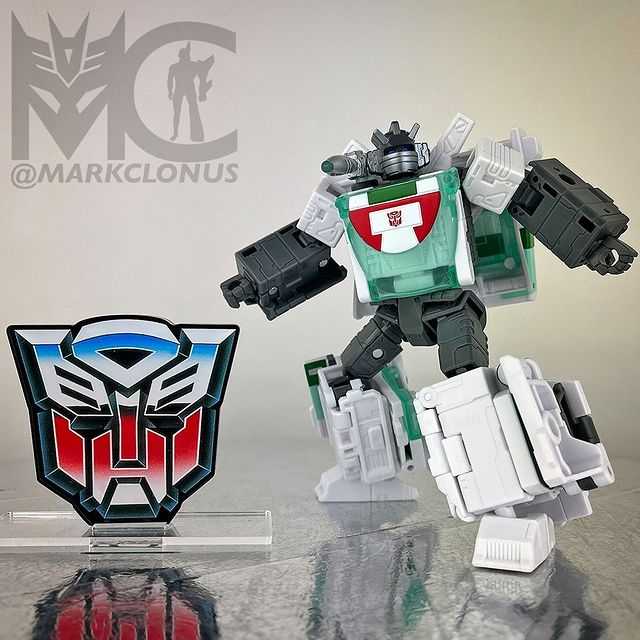 Transformers Legacy United Origins Wheeljack Behind the Scenes ...