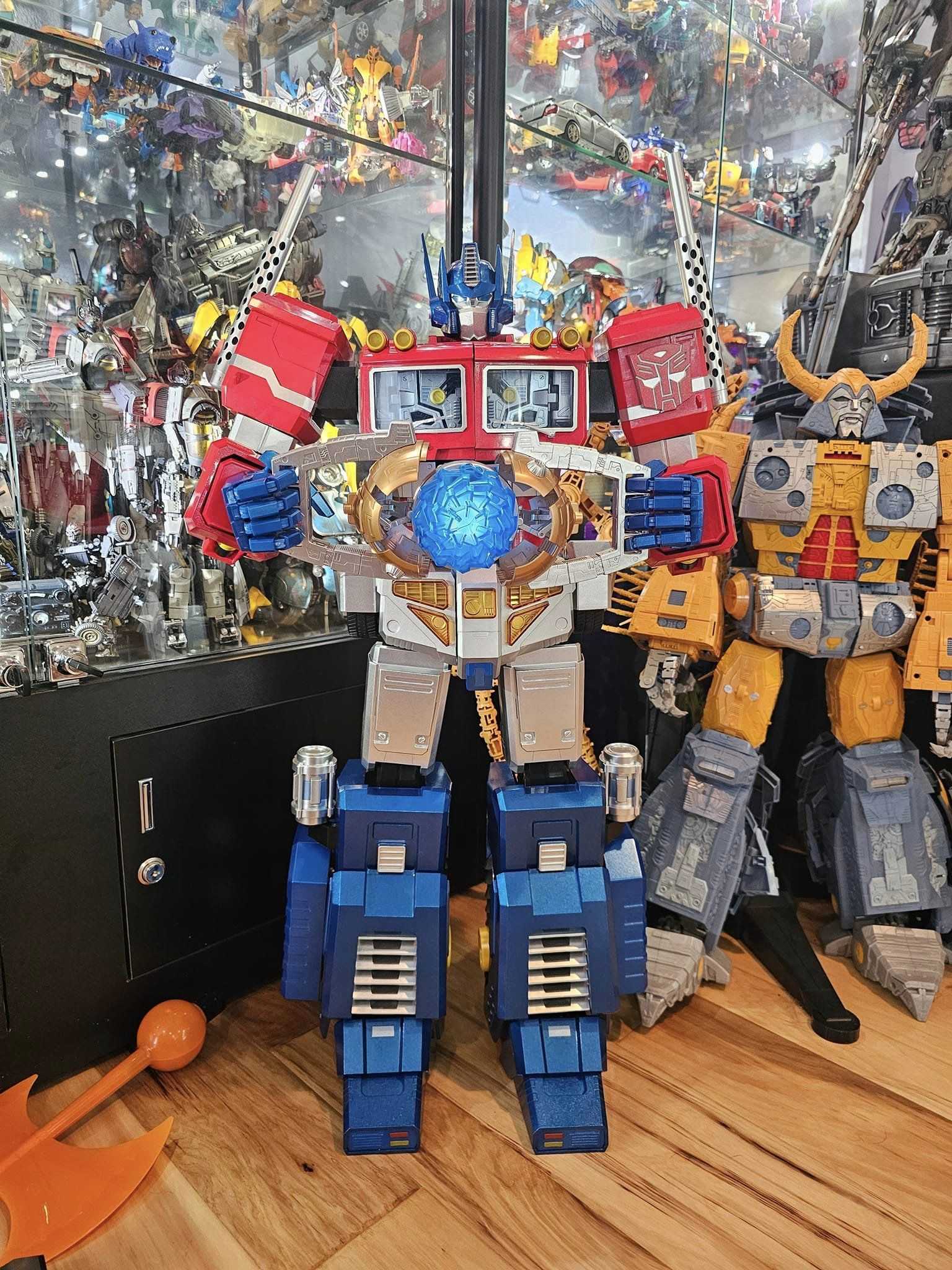 Agora Models Optimus Prime In-Hand Images - Children of Primus