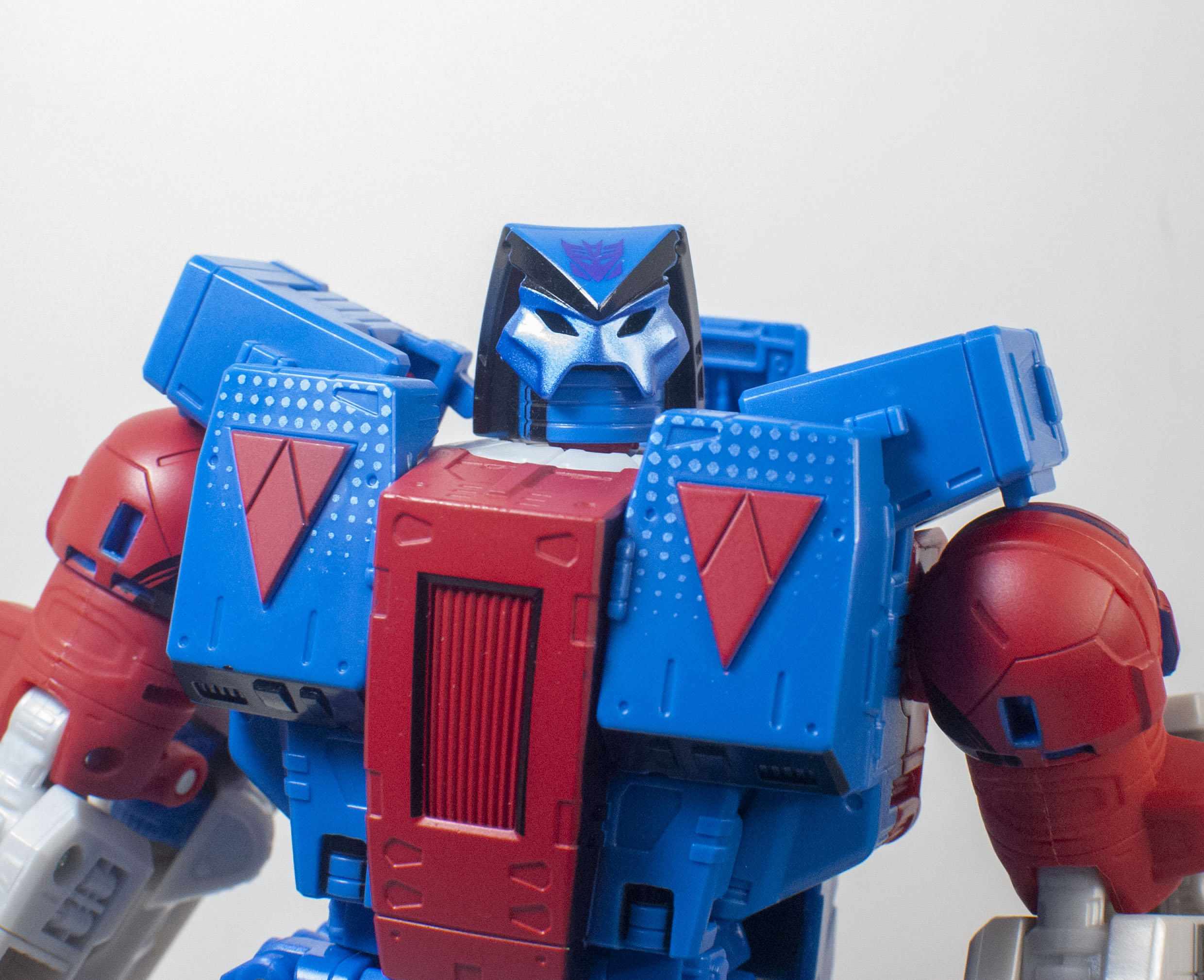 Bot Reviews: Transformers: Generations Comic Edition Leader Straxus ...