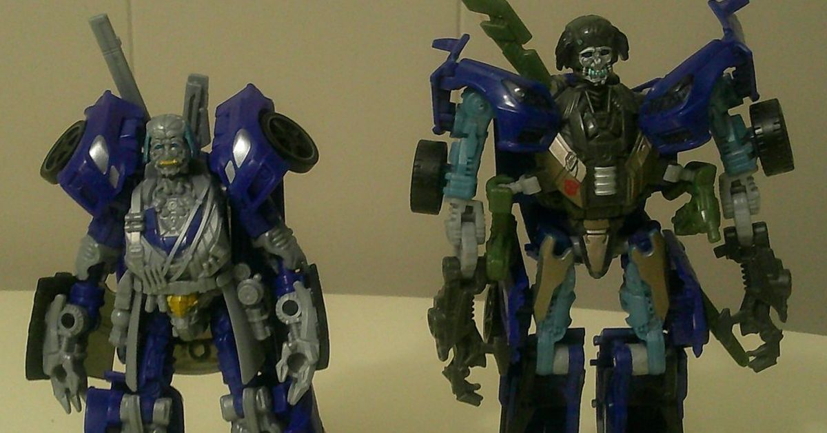 TFORMERS - DOTM Wheeljack (Que) In-Hand Images From Transformers Studio ...