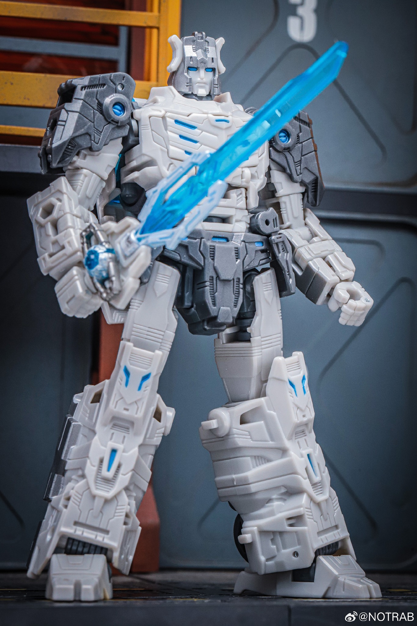 Age Of The Primes Voyager Prima Prime In-Hand Images - Children of Primus