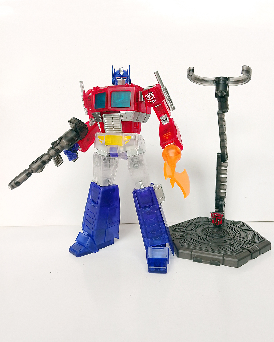 Yolopark AMK Pro G1 Optimus Prime Transparent Version In-Hand Images ...