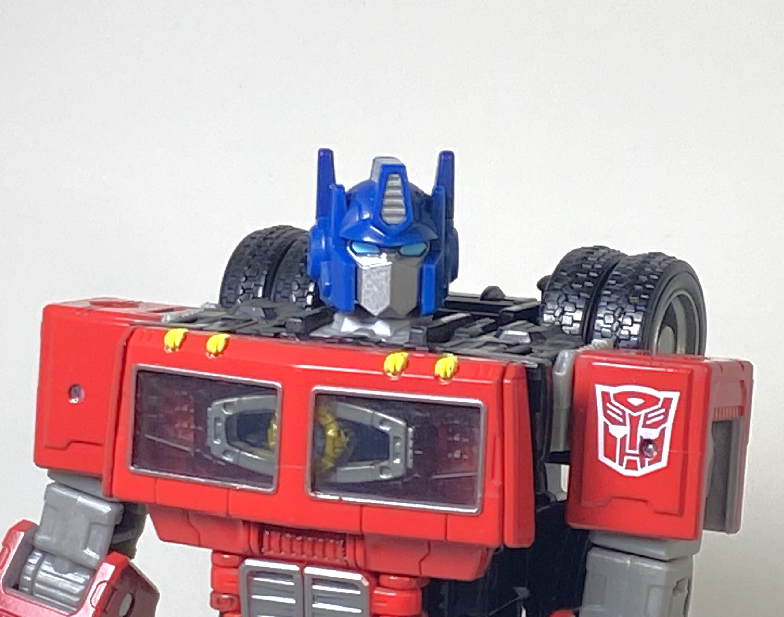 Bot Reviews: Transformers VNR Optimus Prime - Children of Primus