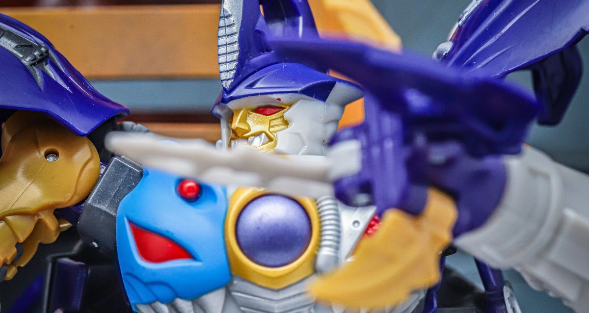 Sky-Bye In-Hand Images of Transformers Age Of The Primes Voyager ...
